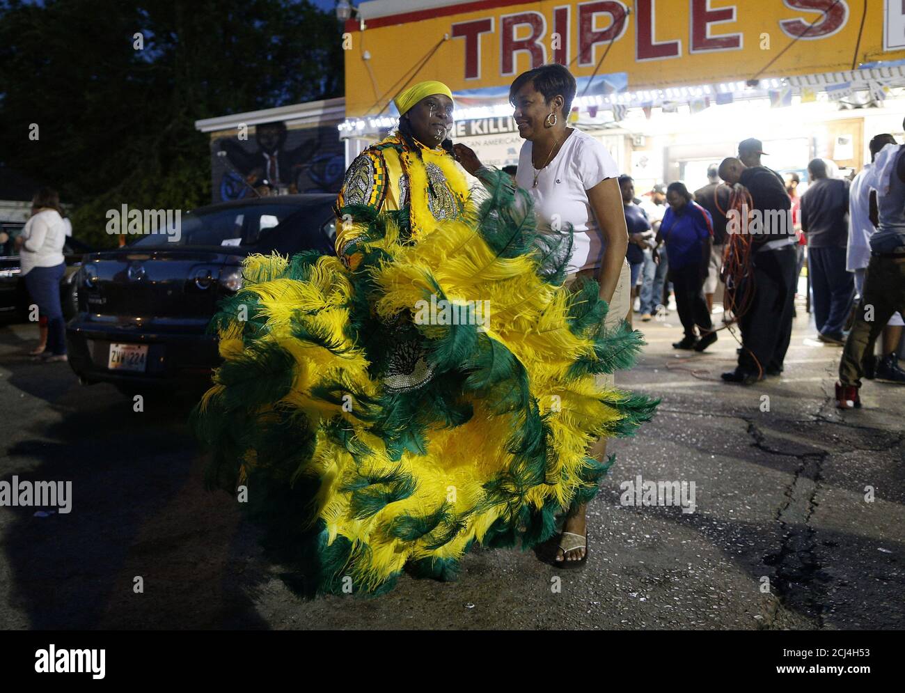 Indian tribe members food hi-res stock photography and images - Alamy