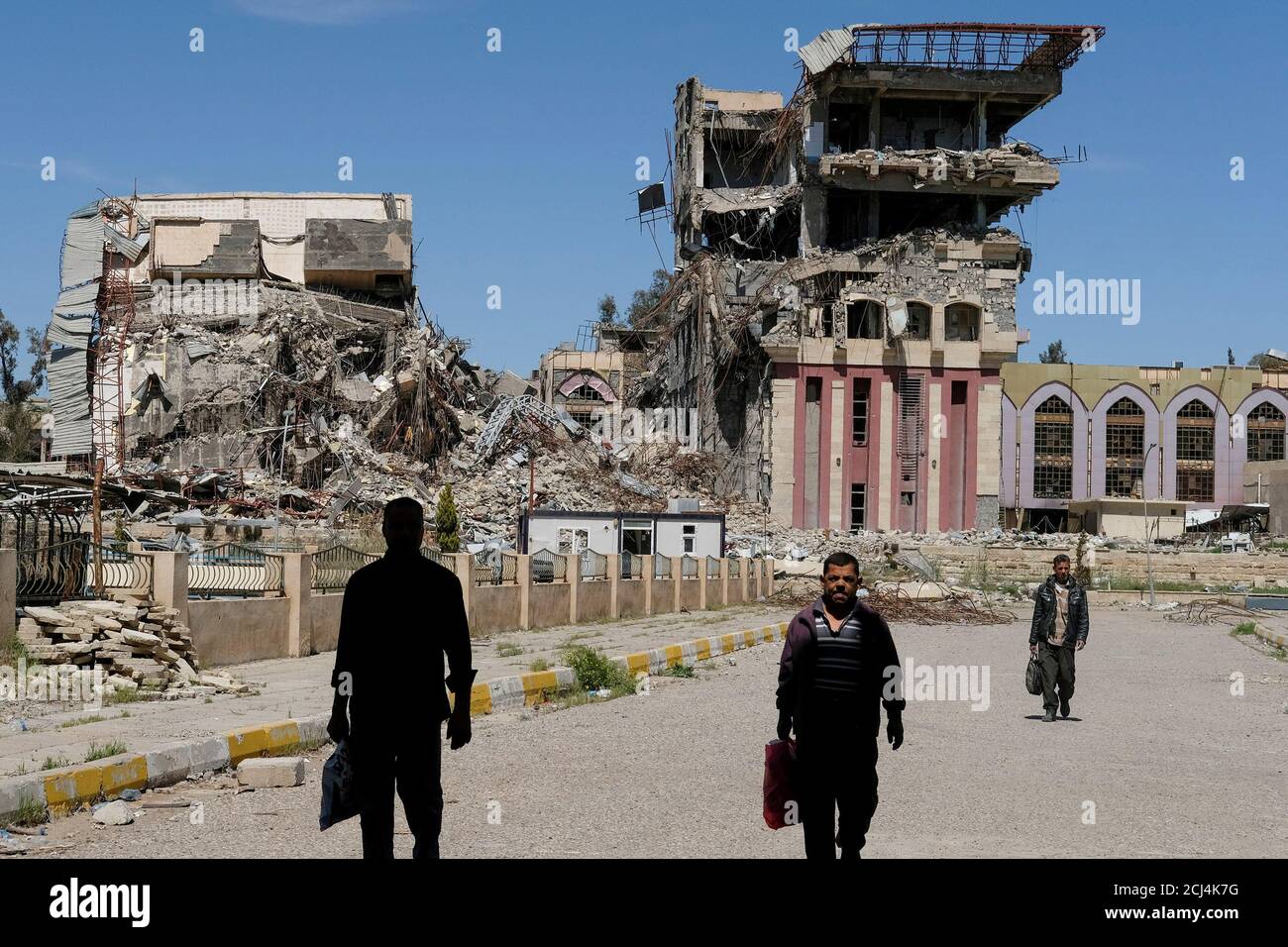 War destruction buildings middle east hi-res stock photography and ...