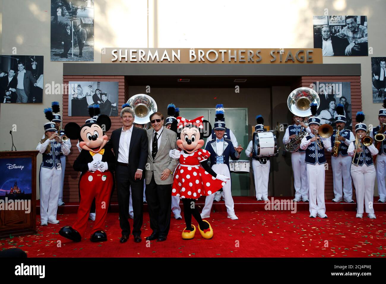 Mickey minnie mouse pose in hi-res stock photography and images - Alamy