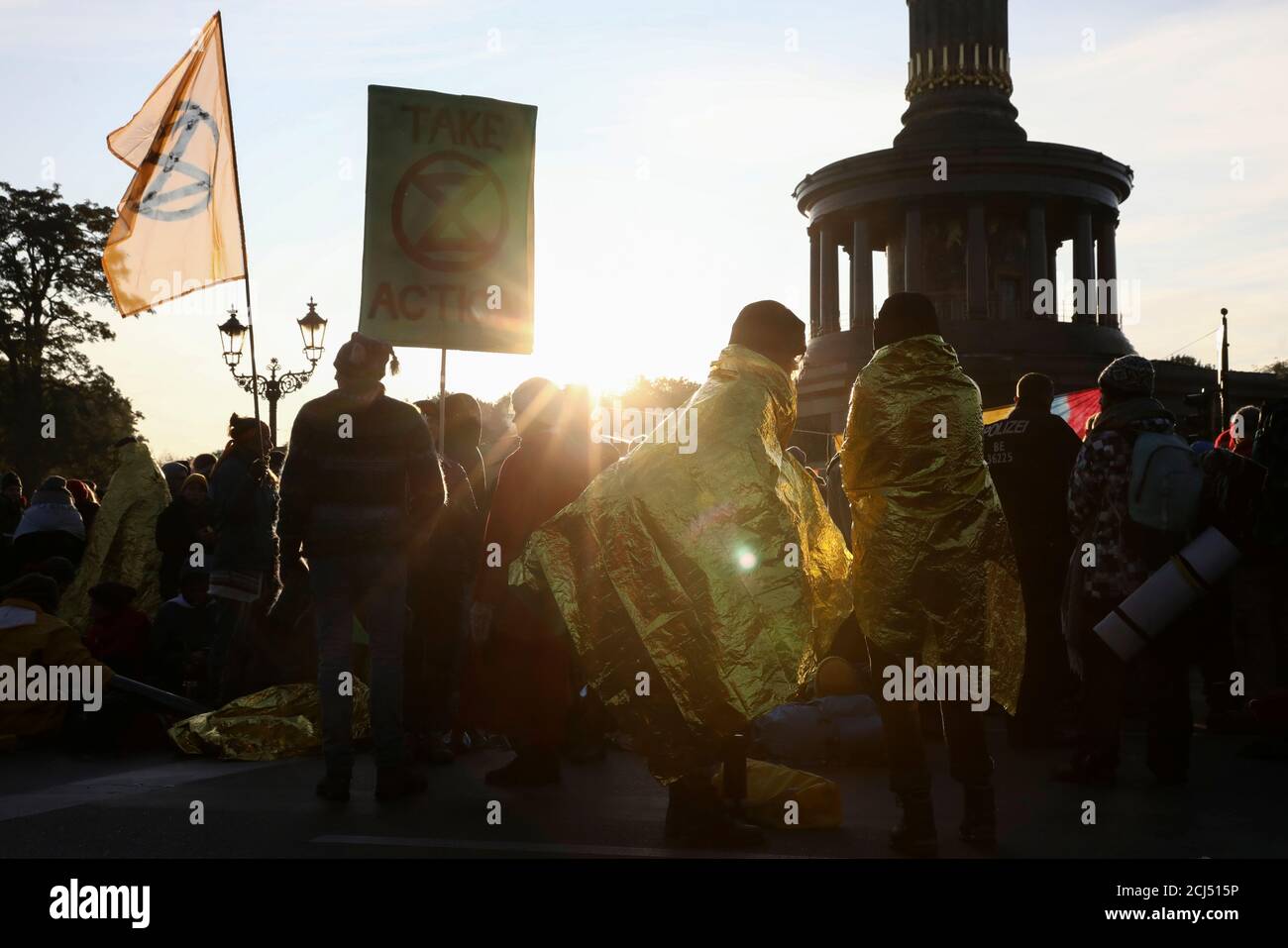Extinction rebellion block roads hi-res stock photography and images ...