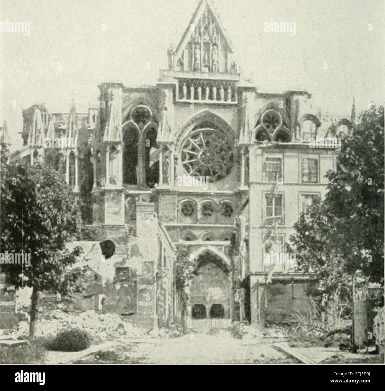 Rheims cathedral 1914 hi-res stock photography and images - Alamy