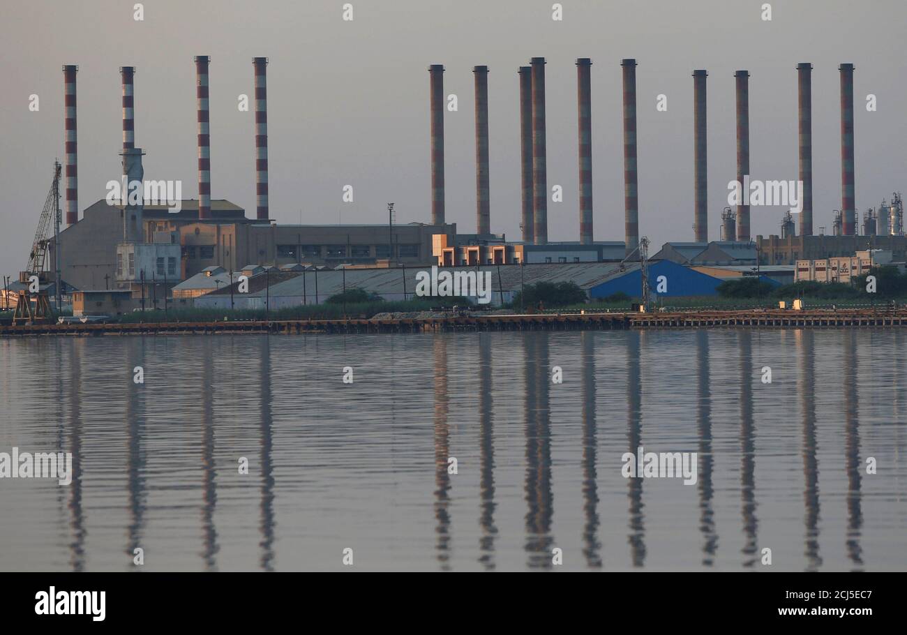 Aramco oil refinery hi-res stock photography and images - Alamy