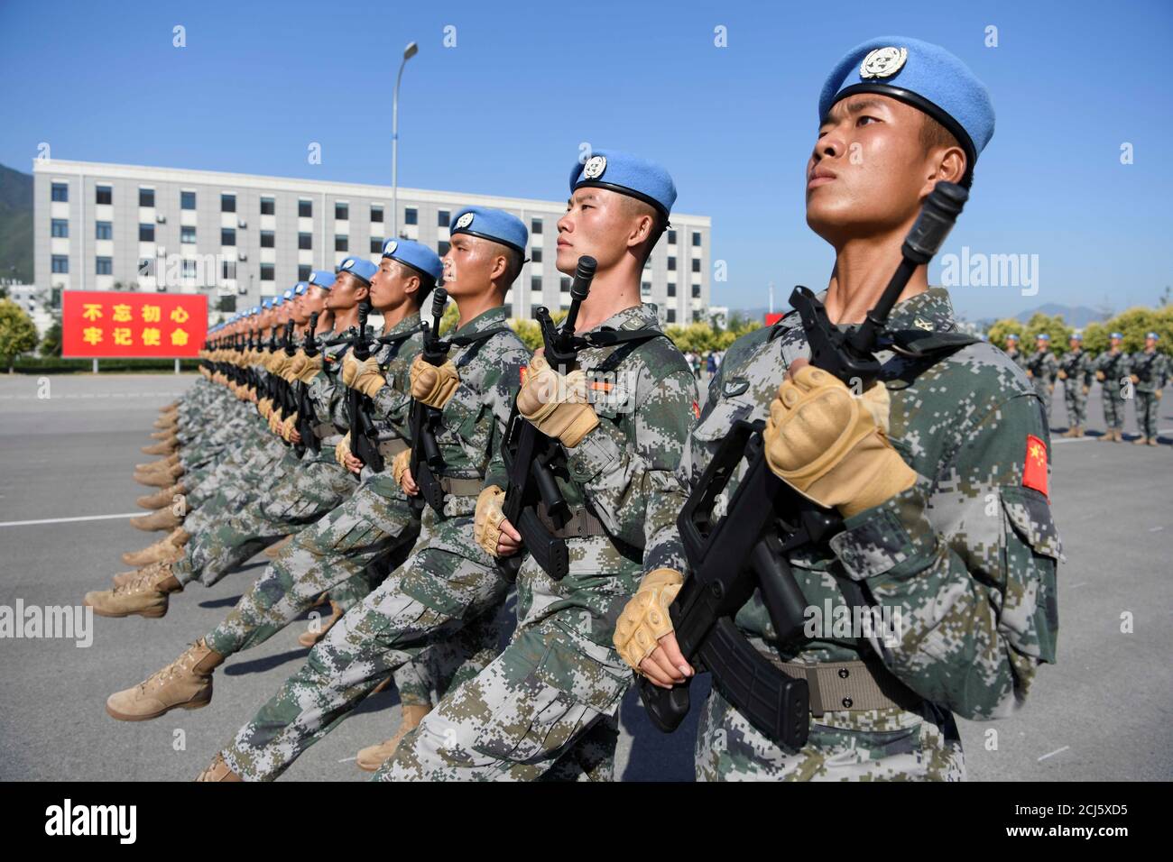 Beijing military soldiers in formation hi-res stock photography and ...