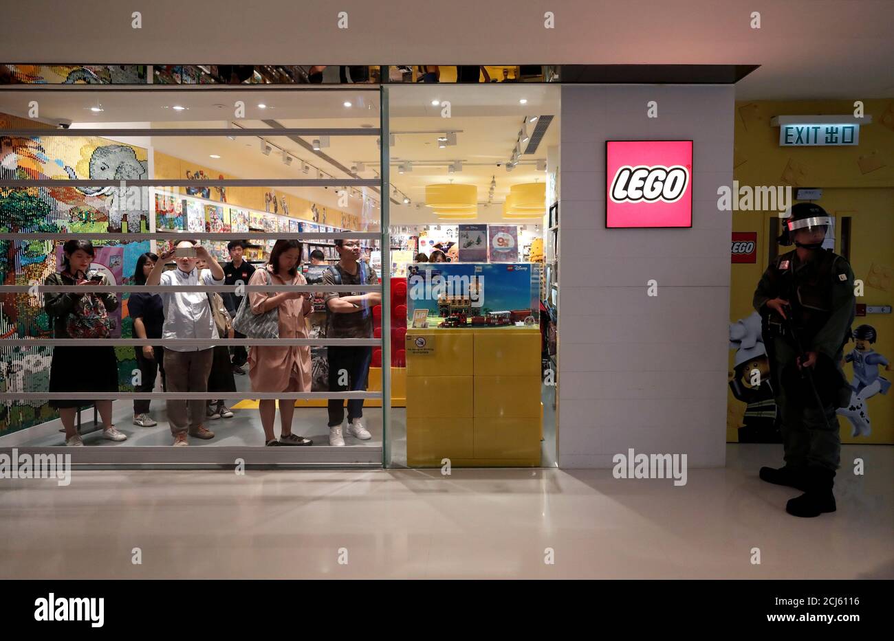 Lego shoppers hi-res stock photography and images - Alamy