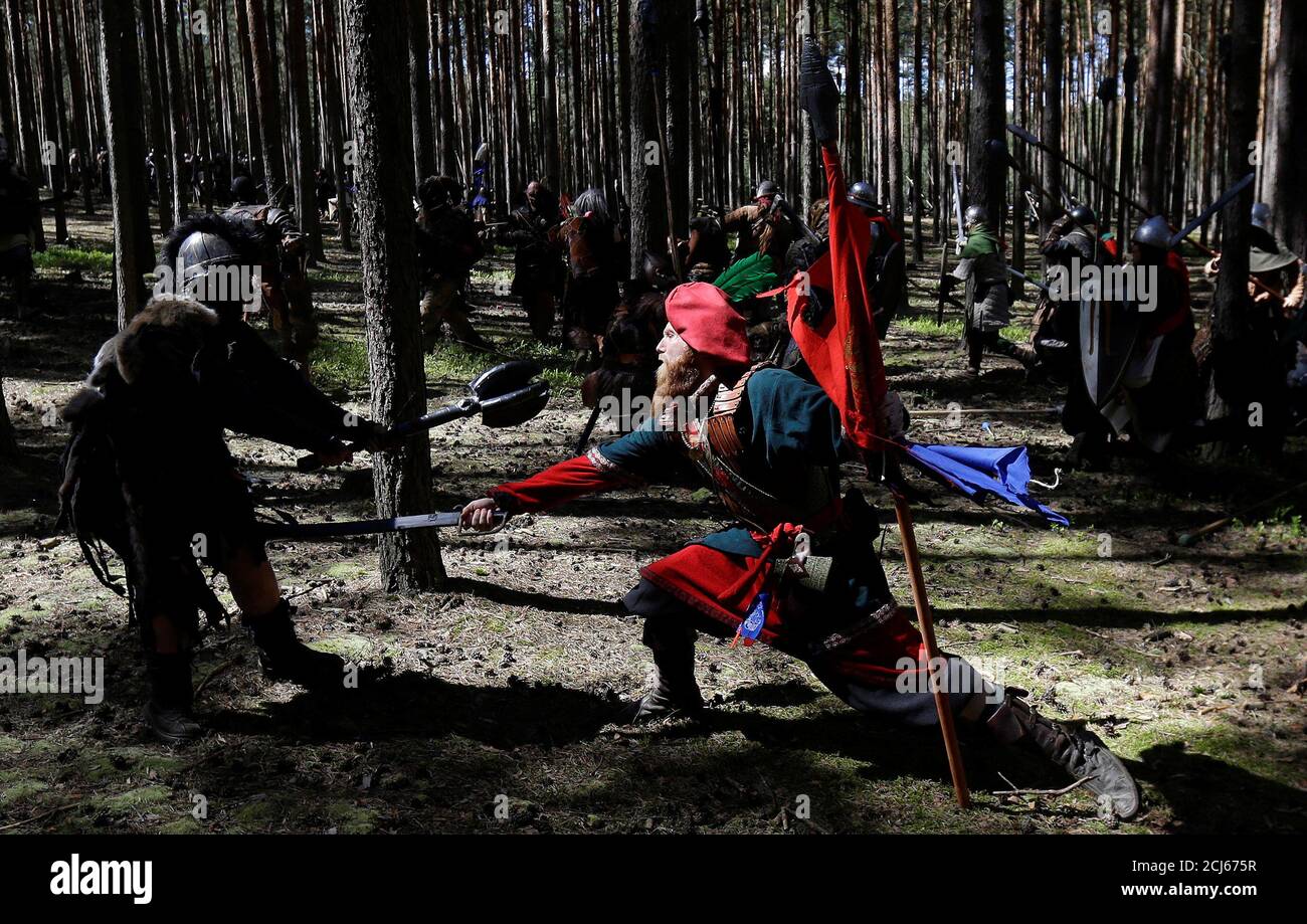 Orcs and elves hi-res stock photography and images - Alamy