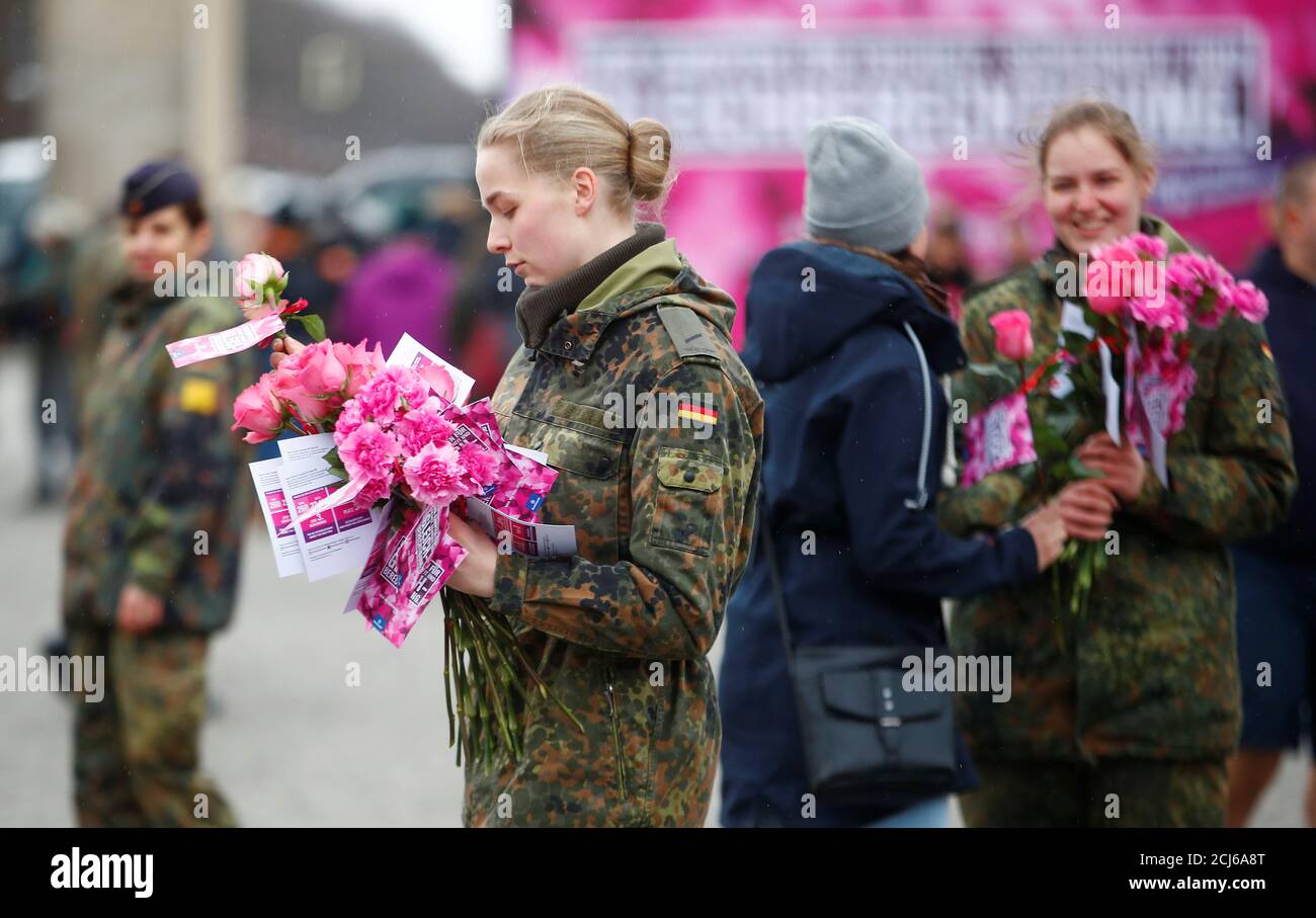 Bundeswehr Women Soldiers High Resolution Stock Photography and Images ...