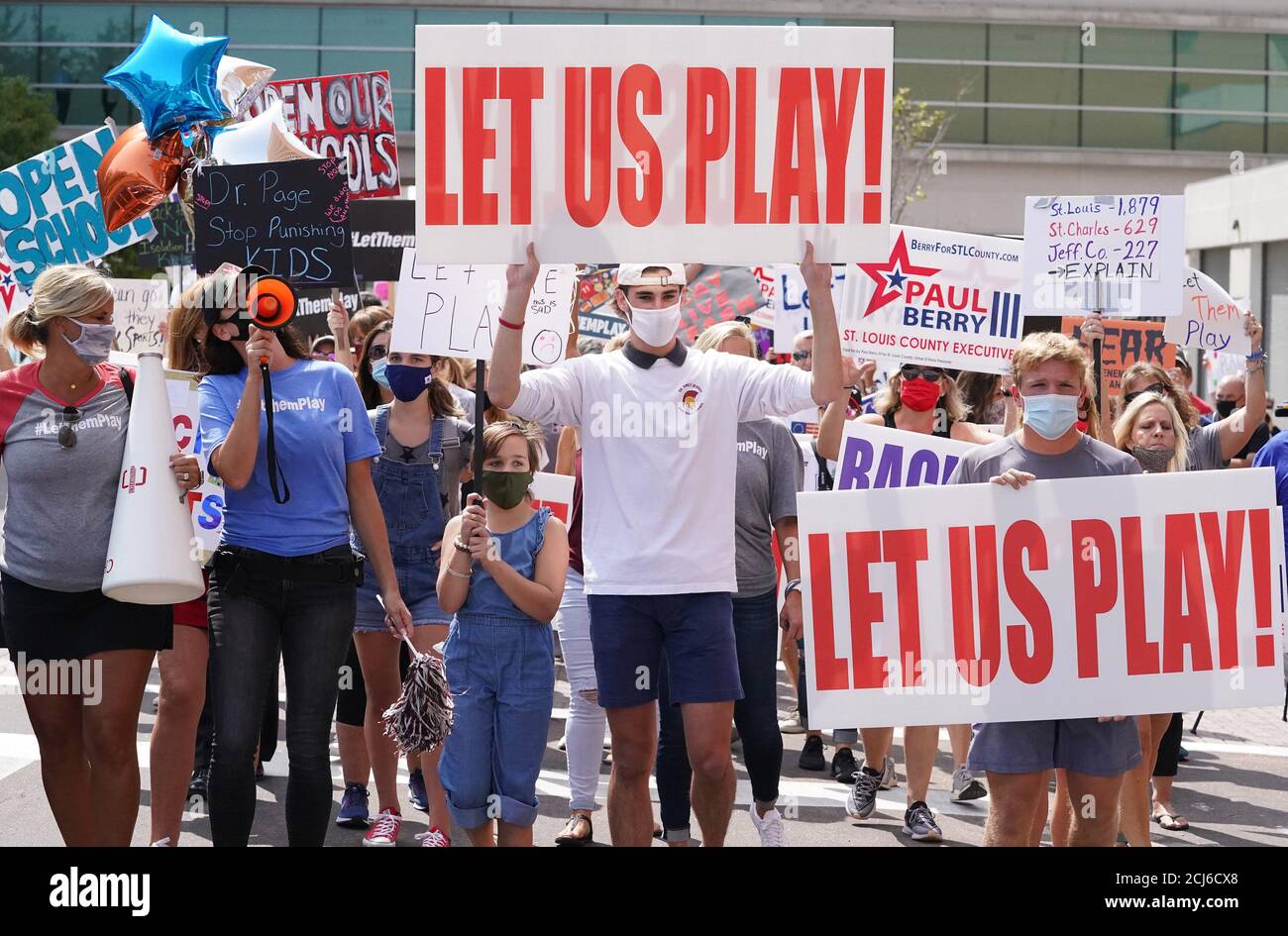 Schools let out hi-res stock photography and images - Alamy