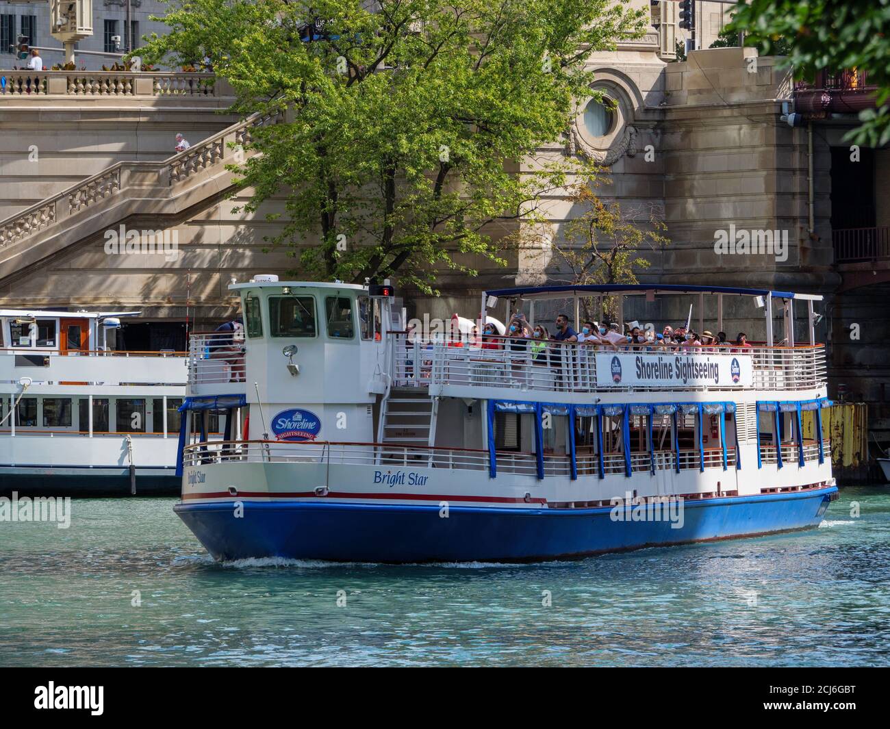 Sightseeing boat, Chicago River Stock Photo - Alamy
