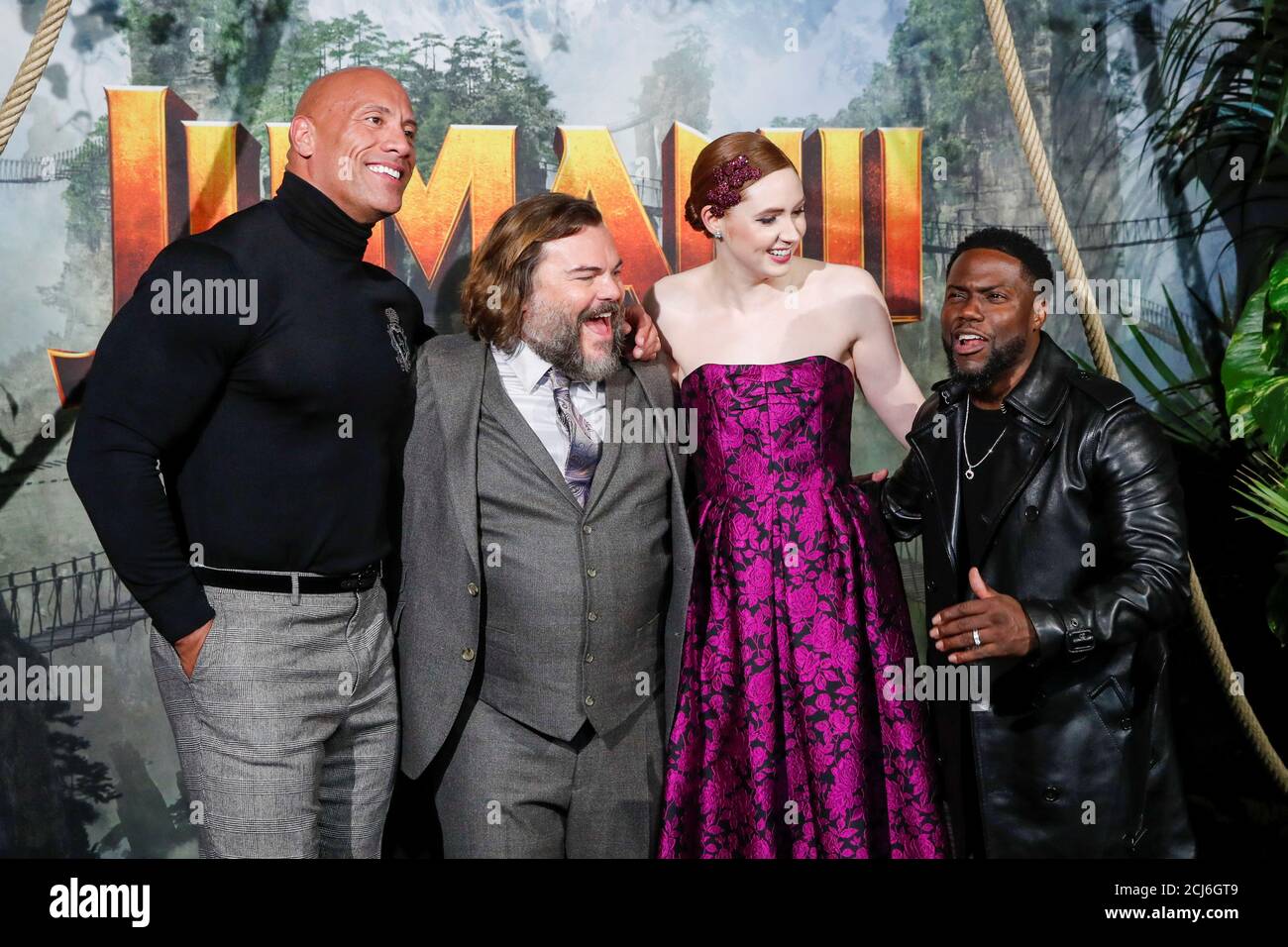 Karen gillan and kevin hart hi-res stock photography and images - Alamy