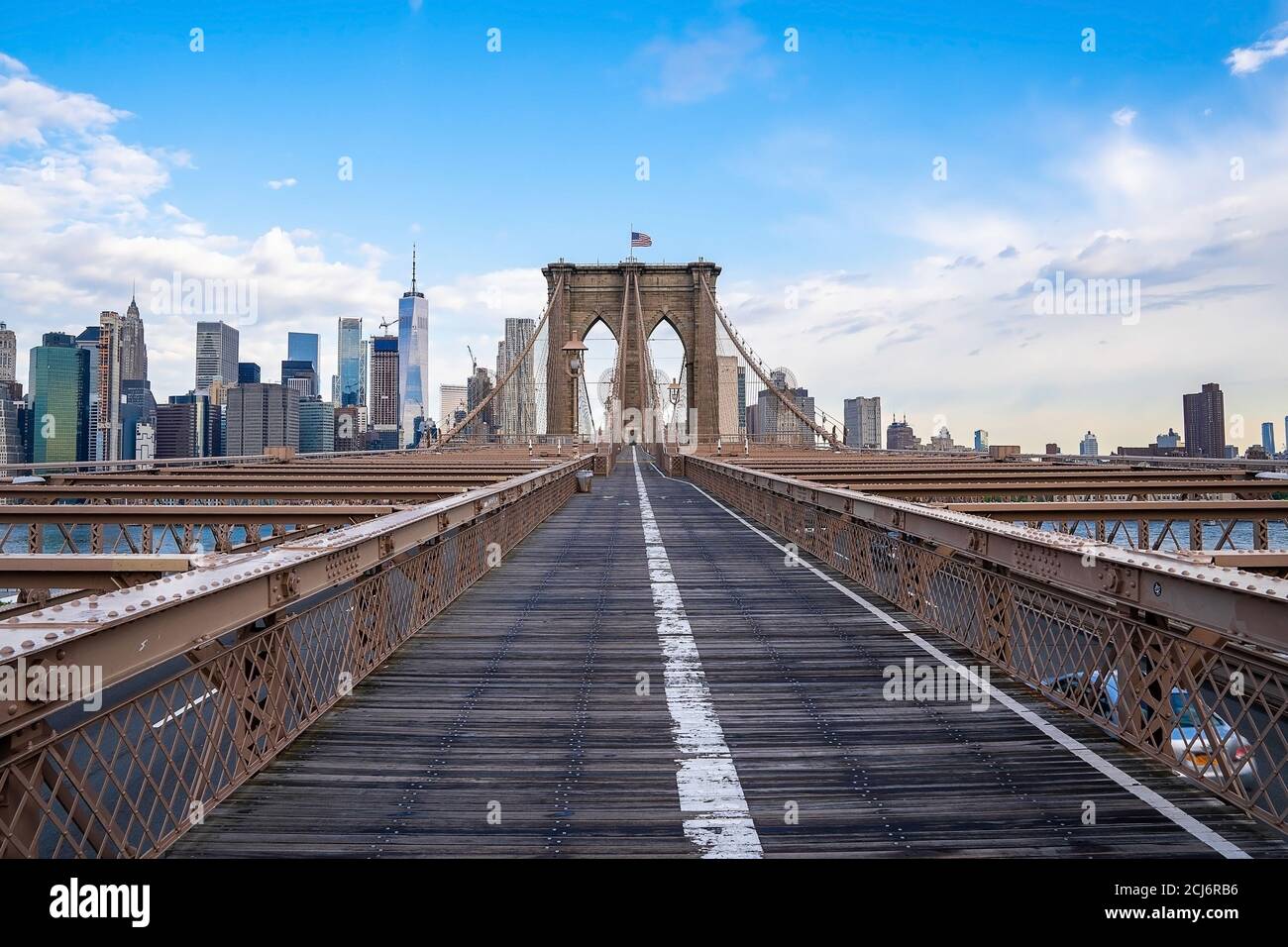 Empty Brooklyn Bridge during the coronavirus lockdown in Lower ...