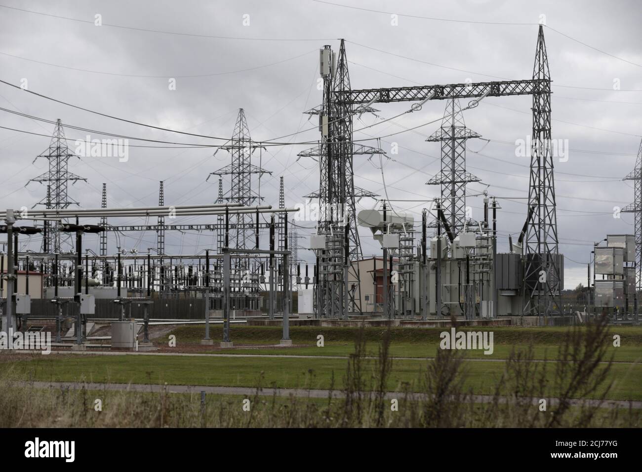 Electricity grids hi-res stock photography and images - Alamy