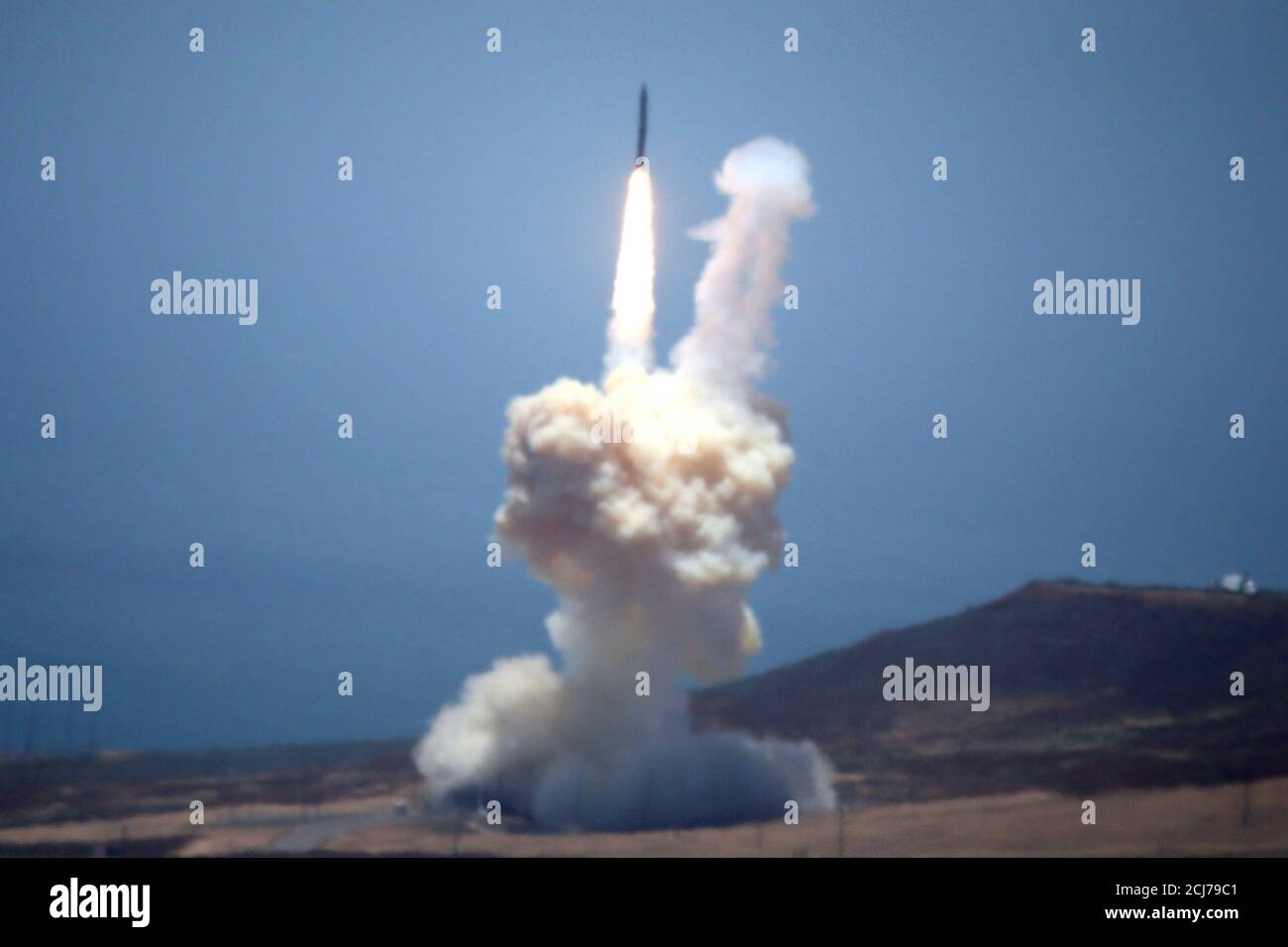 Missile defense hi-res stock photography and images - Alamy