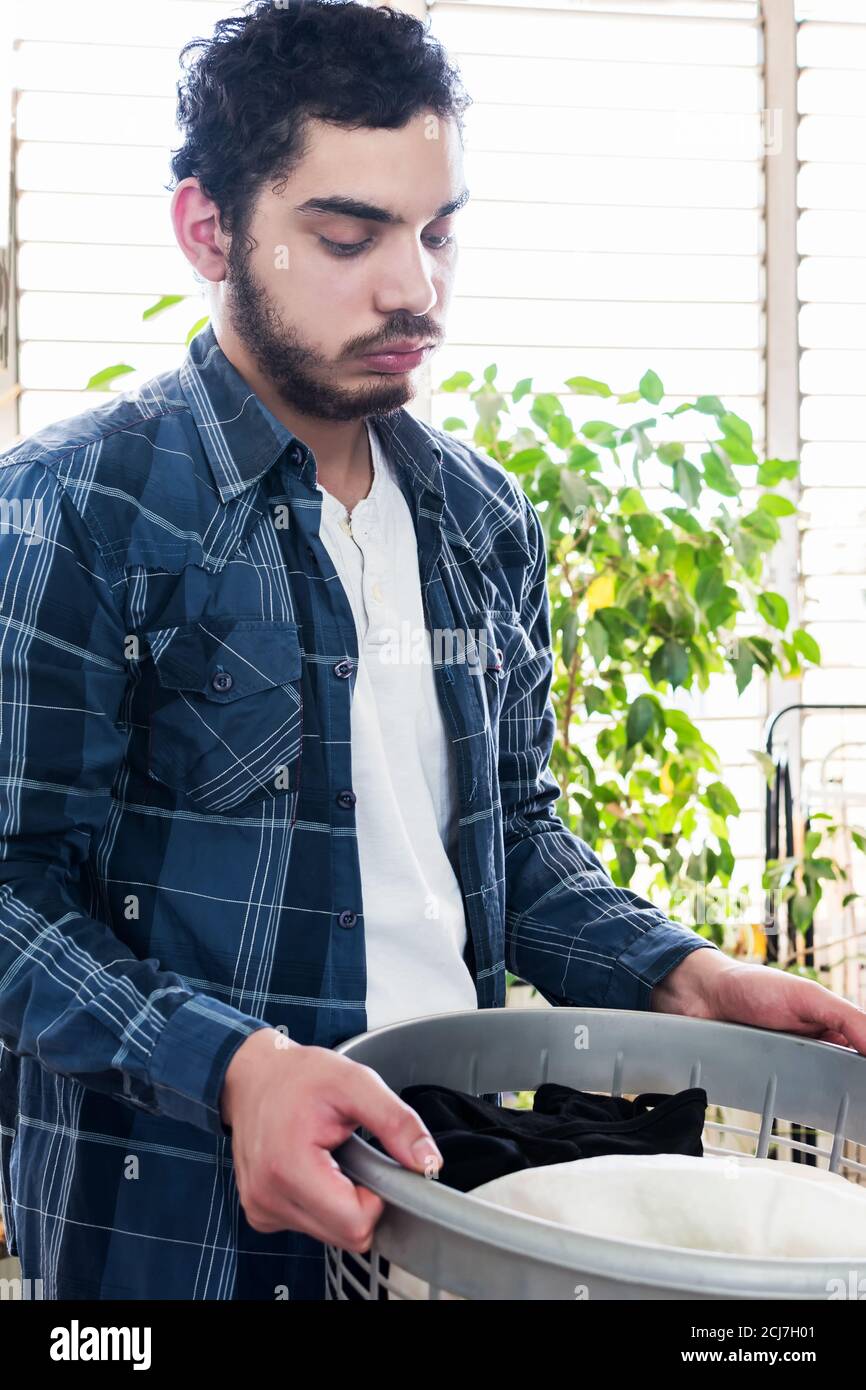 Man carrying washing machine hi-res stock photography and images - Alamy