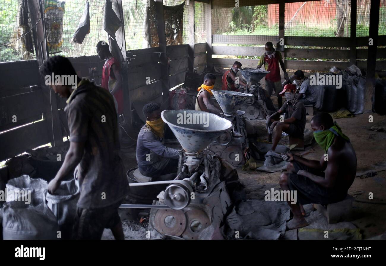 Artisanal miners ghana hi-res stock photography and images - Alamy