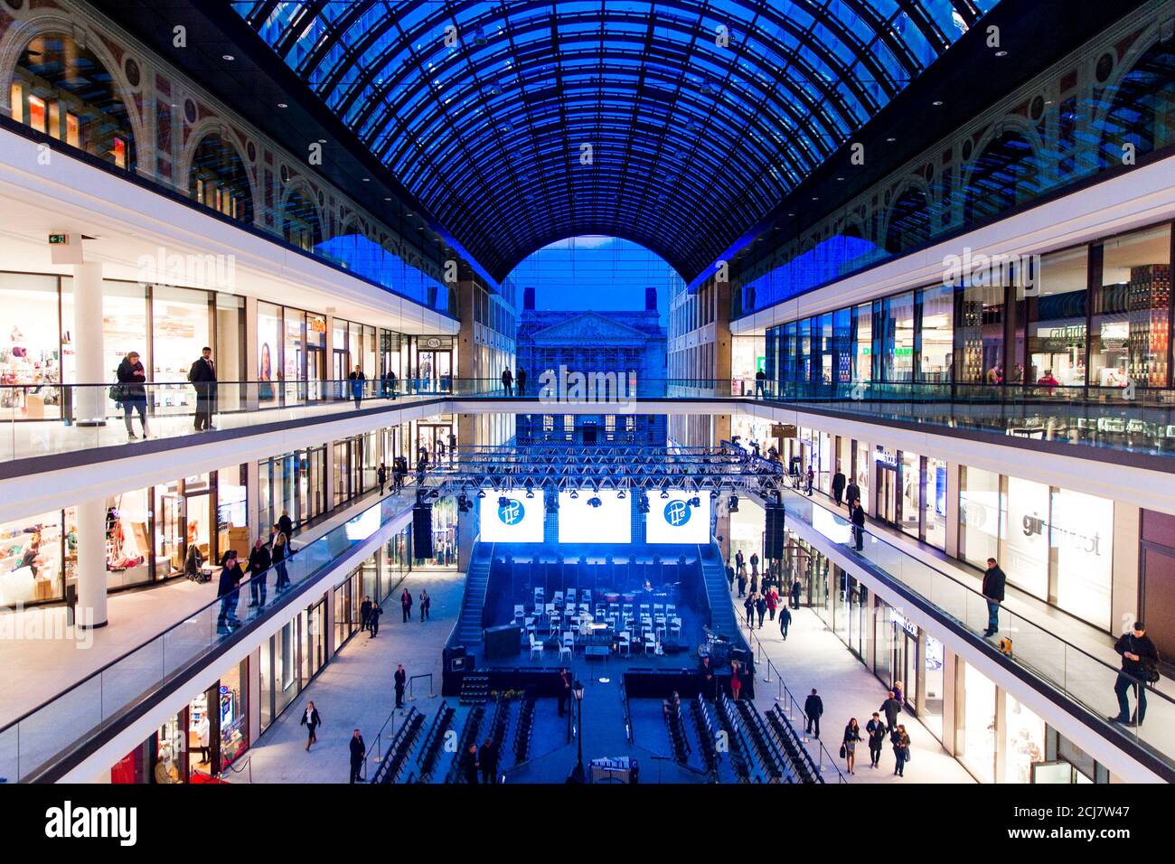 Glass covered atrium hi-res stock photography and images - Alamy