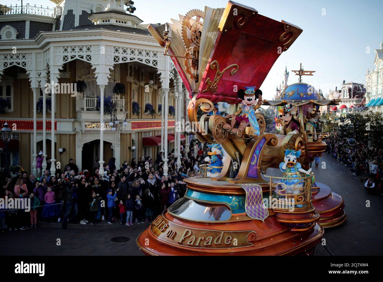 Disney stars on parade hi-res stock photography and images - Alamy