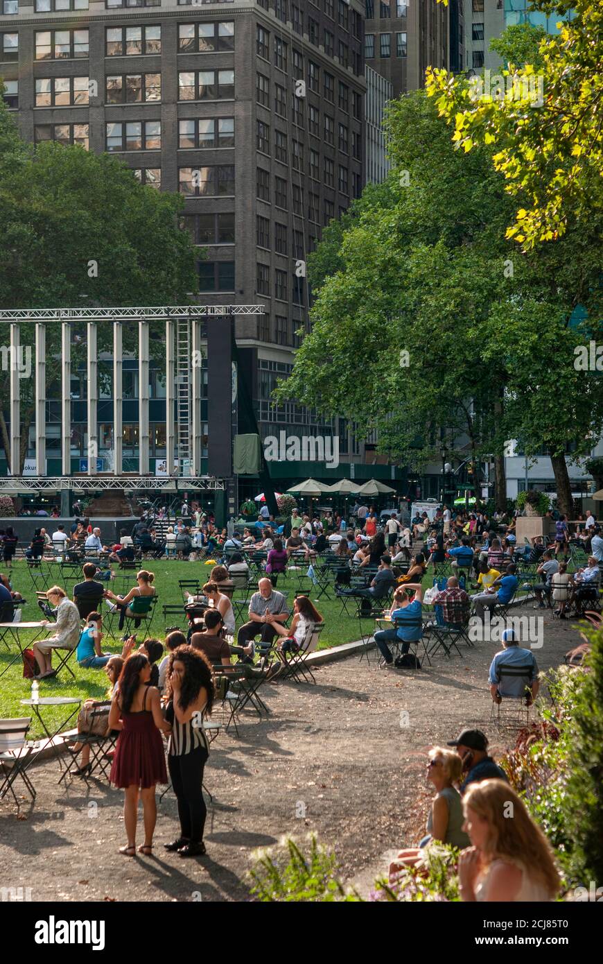 Bryant park at spring hi-res stock photography and images - Alamy