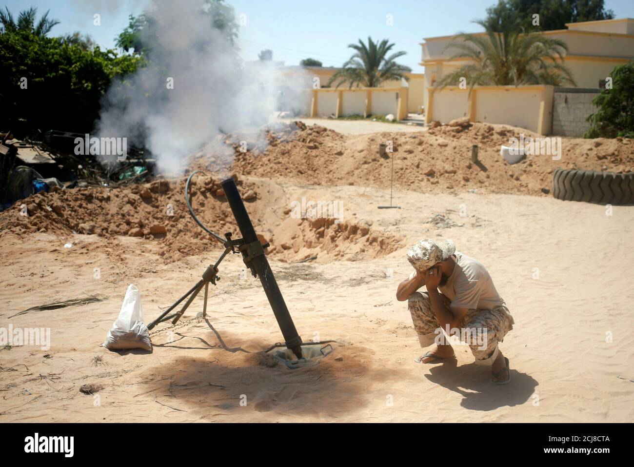 81 mm mortar hi-res stock photography and images - Alamy