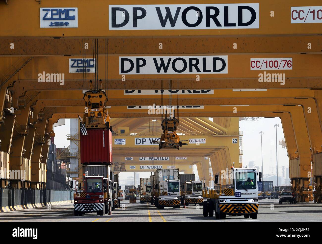 Dubai port containers hi-res stock photography and images - Alamy