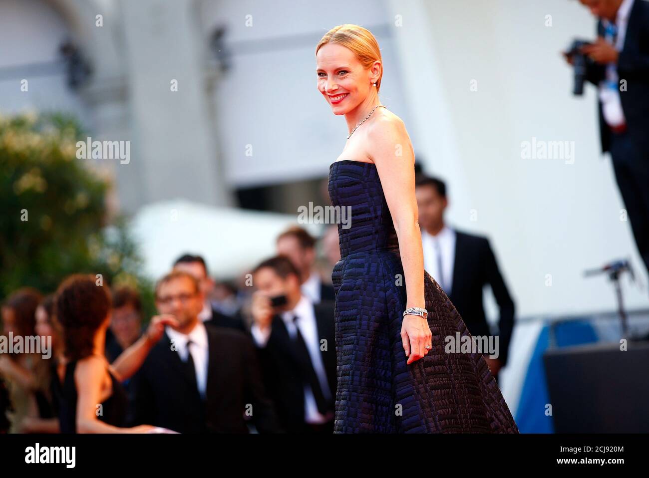 Amy ryan red carpet hi-res stock photography and images - Alamy