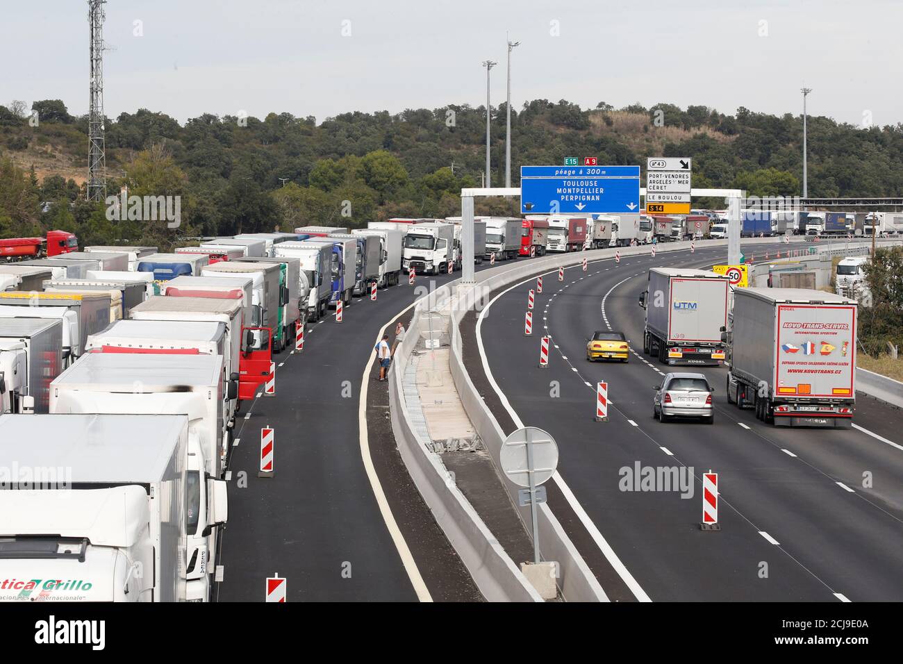 Spain france border lorries hi-res stock photography and images - Alamy