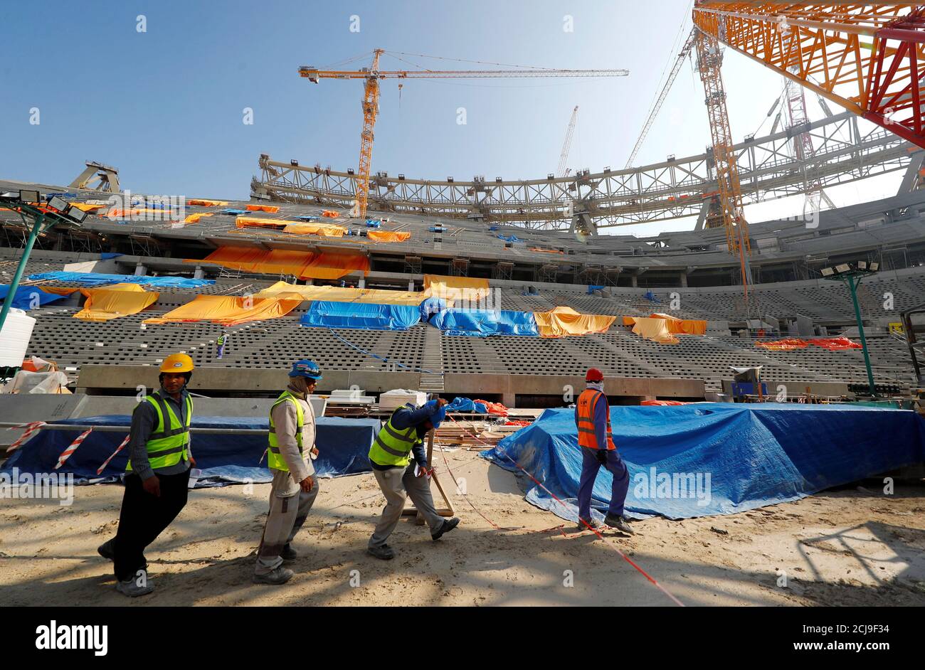 Qatar stadium workers hi-res stock photography and images - Alamy