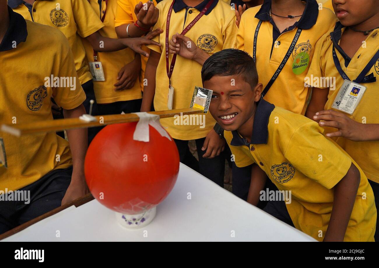 Pinhole camera eclipse hi-res stock photography and images - Alamy