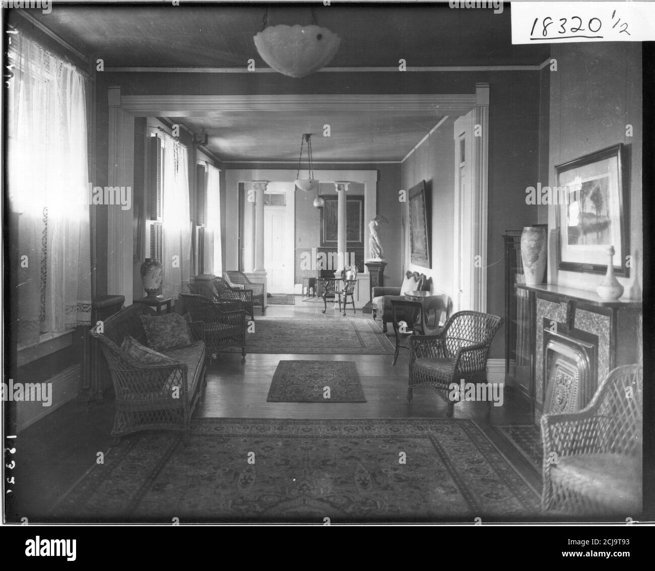 Old parlor room hi-res stock photography and images - Alamy