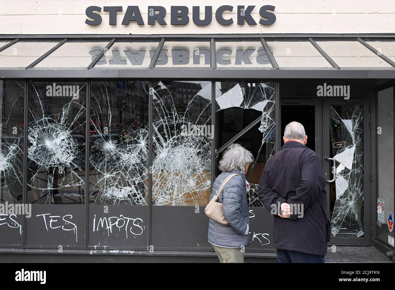 Starbucks coffee store france hi-res stock photography and images - Alamy
