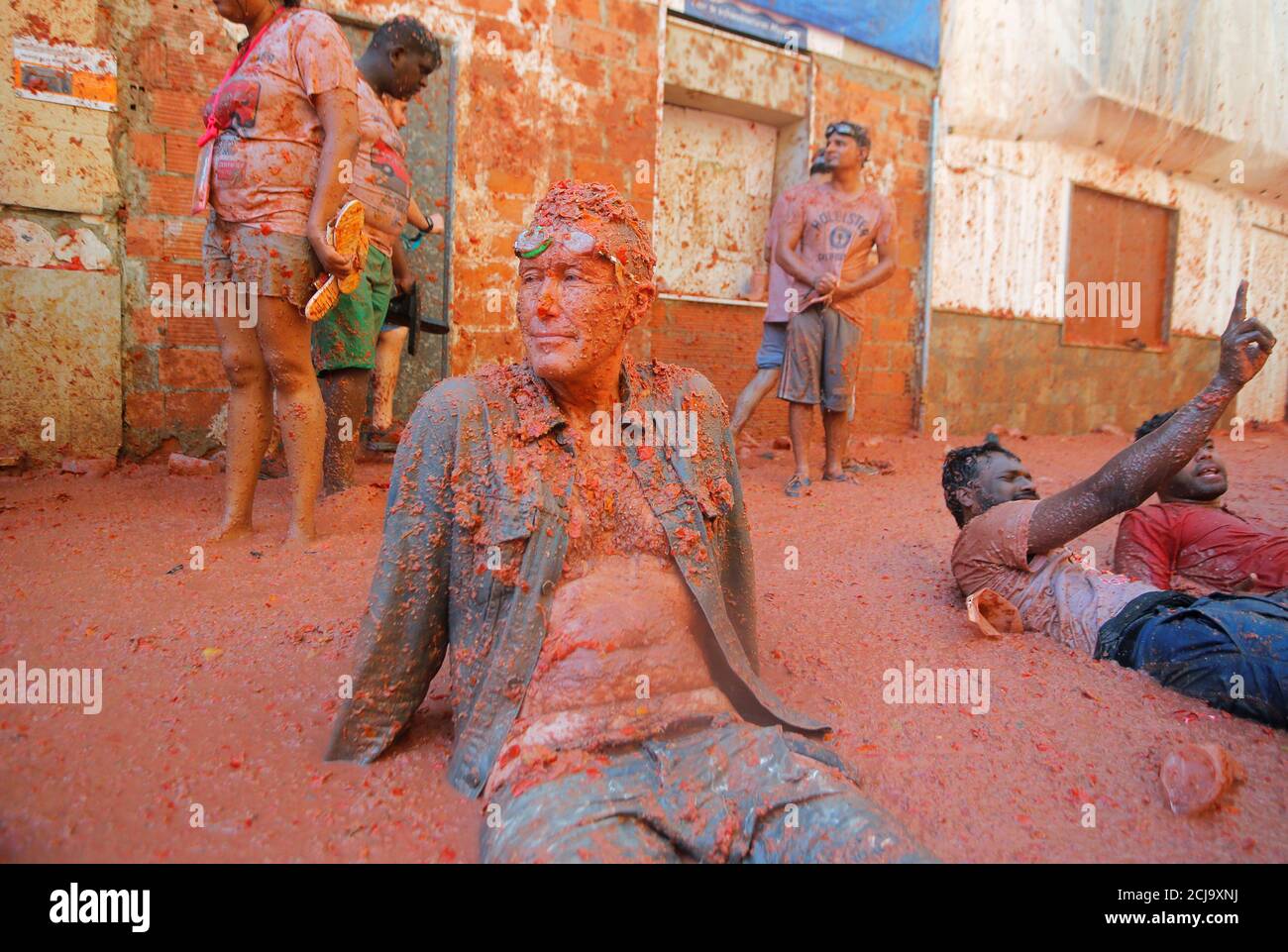 Tomato fight valencia hi-res stock photography and images - Alamy
