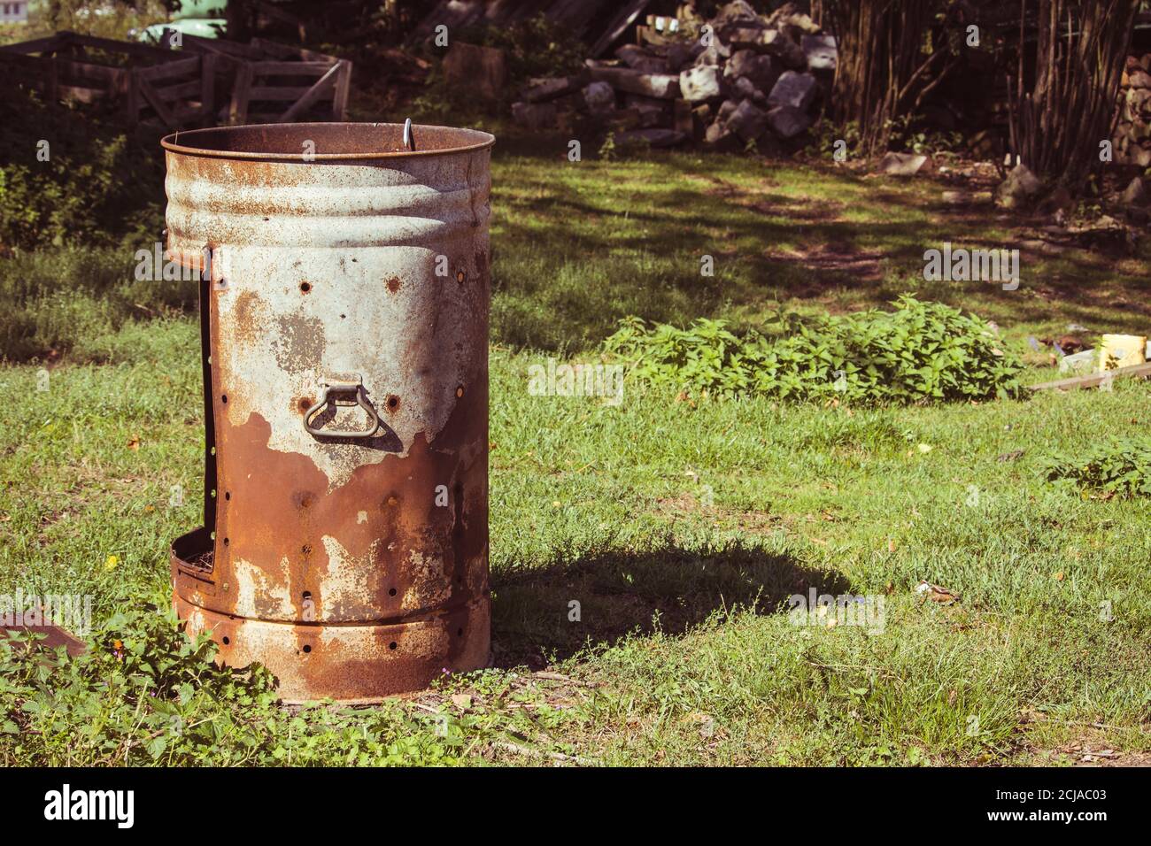 Rusty metal barrel texture hi-res stock photography and images - Alamy