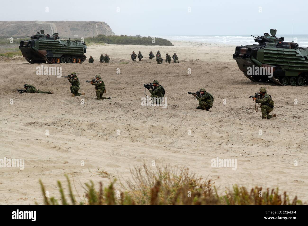 Soldiers of the royal 22e regiment hi-res stock photography and images ...