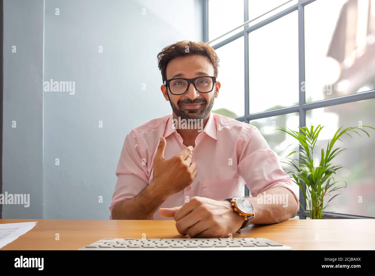 Male pointing towards himself hi-res stock photography and images - Alamy