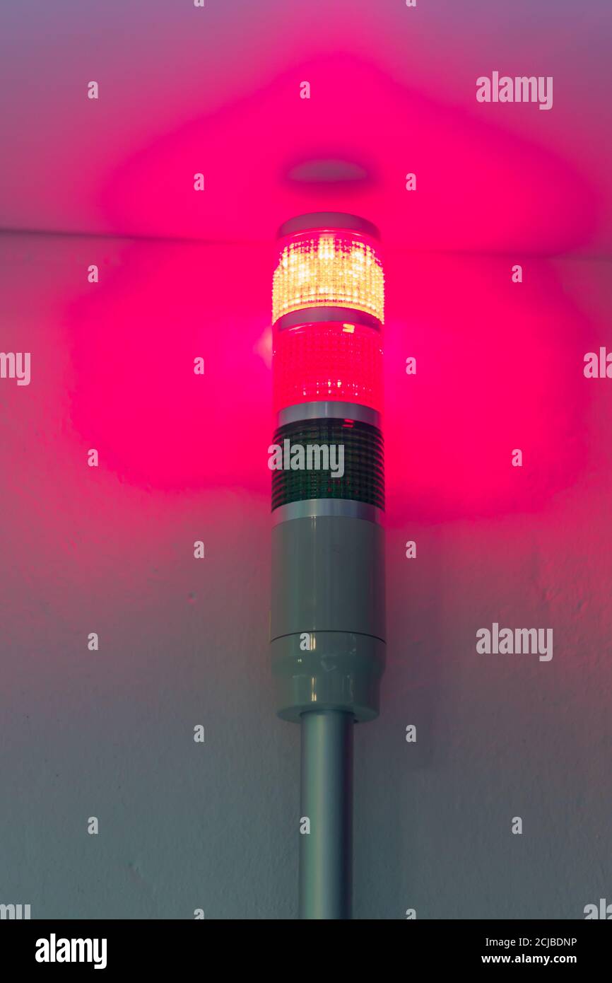 Red alarm lamp on the metal pole. Fire and other danger alert Stock ...