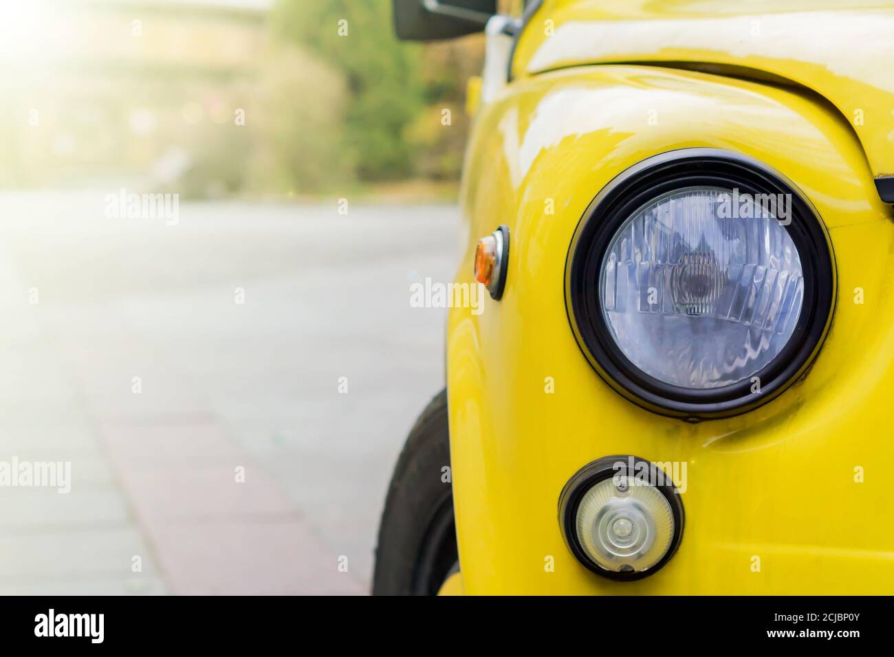 Round headlights hi-res stock photography and images - Alamy