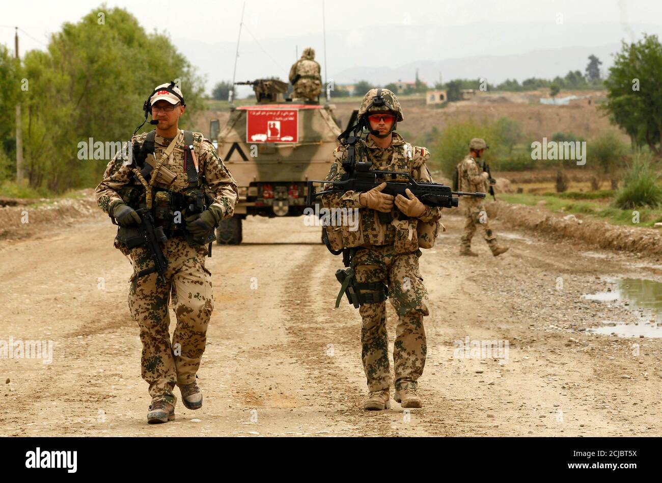 Qrf soldiers hi-res stock photography and images - Alamy