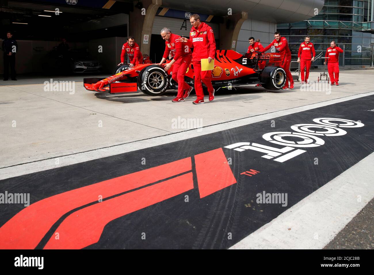 Car push china hi-res stock photography and images - Alamy