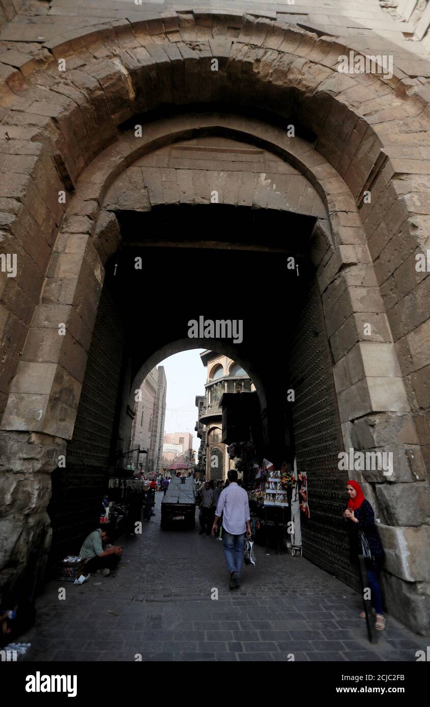 Gates of the old city hi-res stock photography and images - Alamy