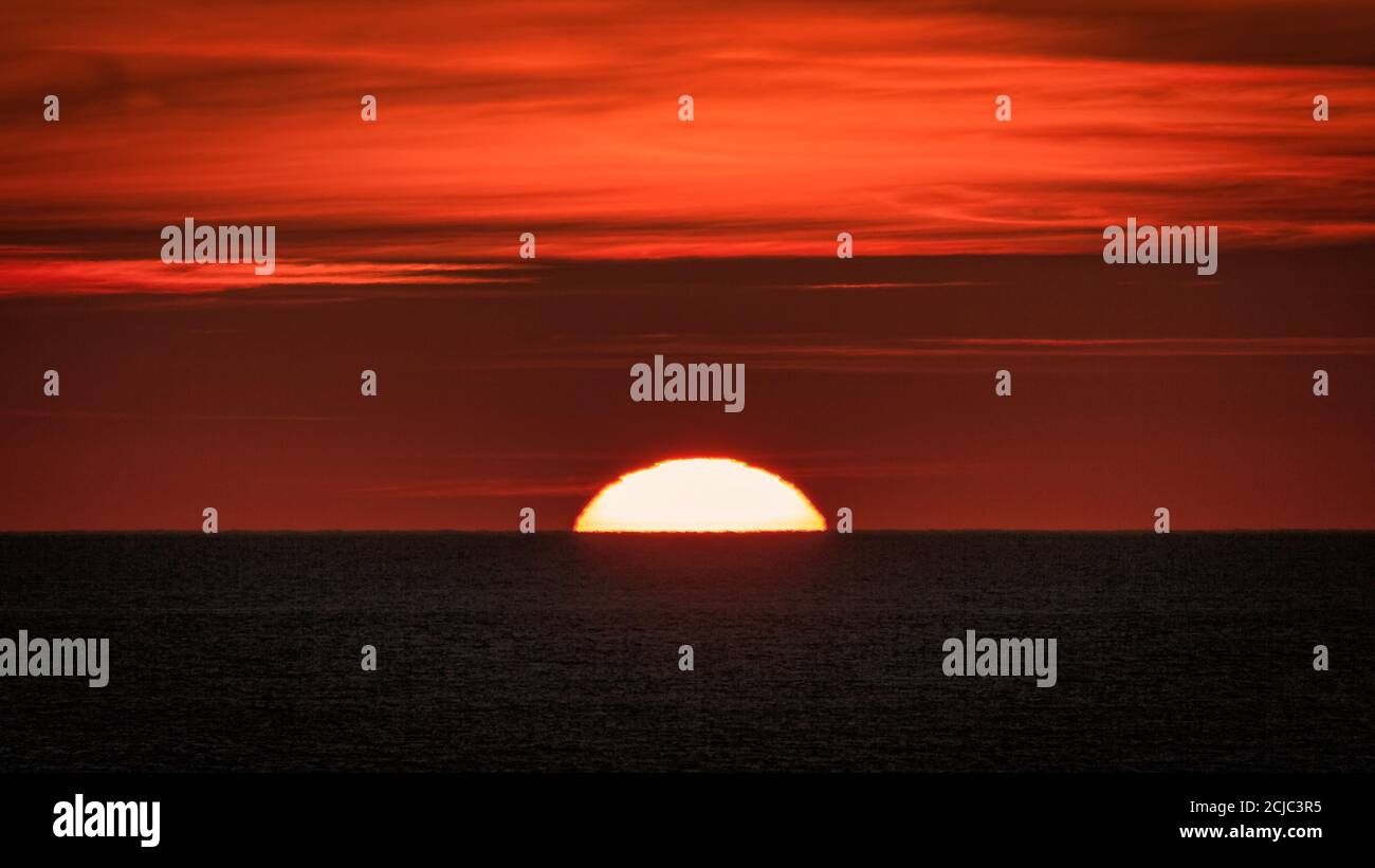 Obscuring the sun hi-res stock photography and images - Alamy