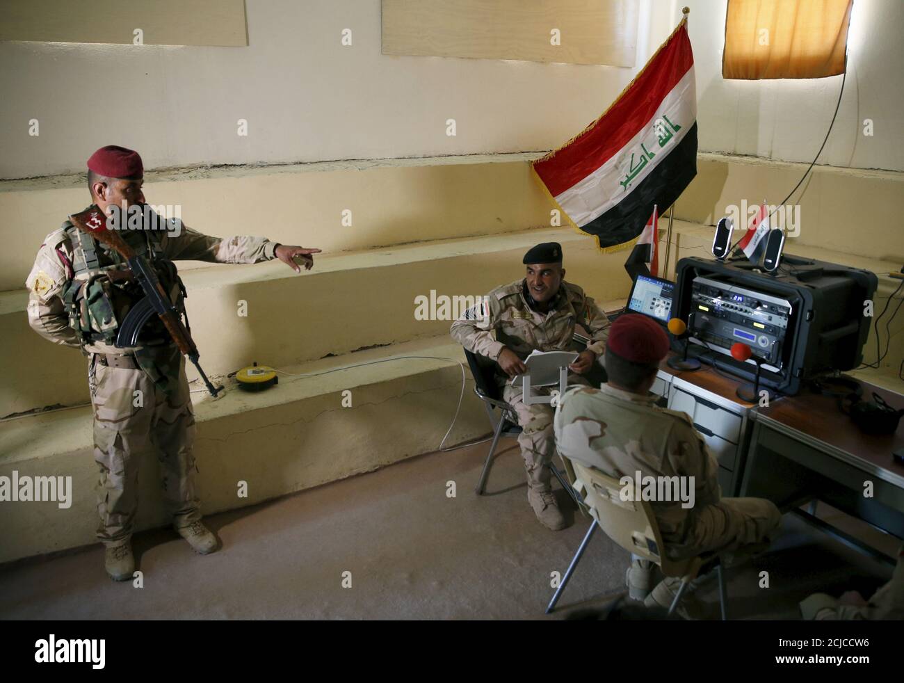 Military radio operators hi-res stock photography and images - Alamy