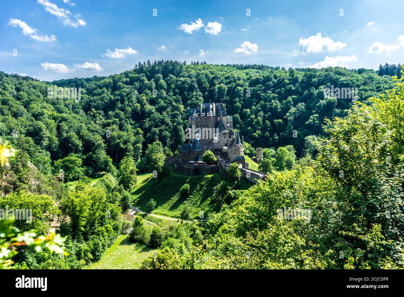 Majestic shot of an ancient beautiful Burg Eltz Castle in Wierschem ...