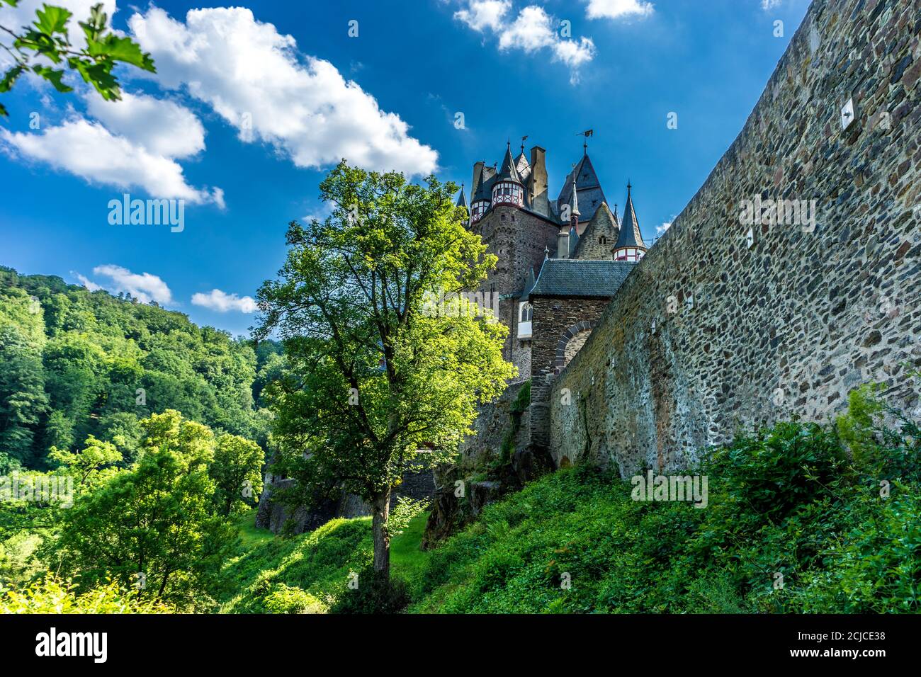 Majestic shot of an ancient beautiful Burg Eltz Castle in Wierschem ...