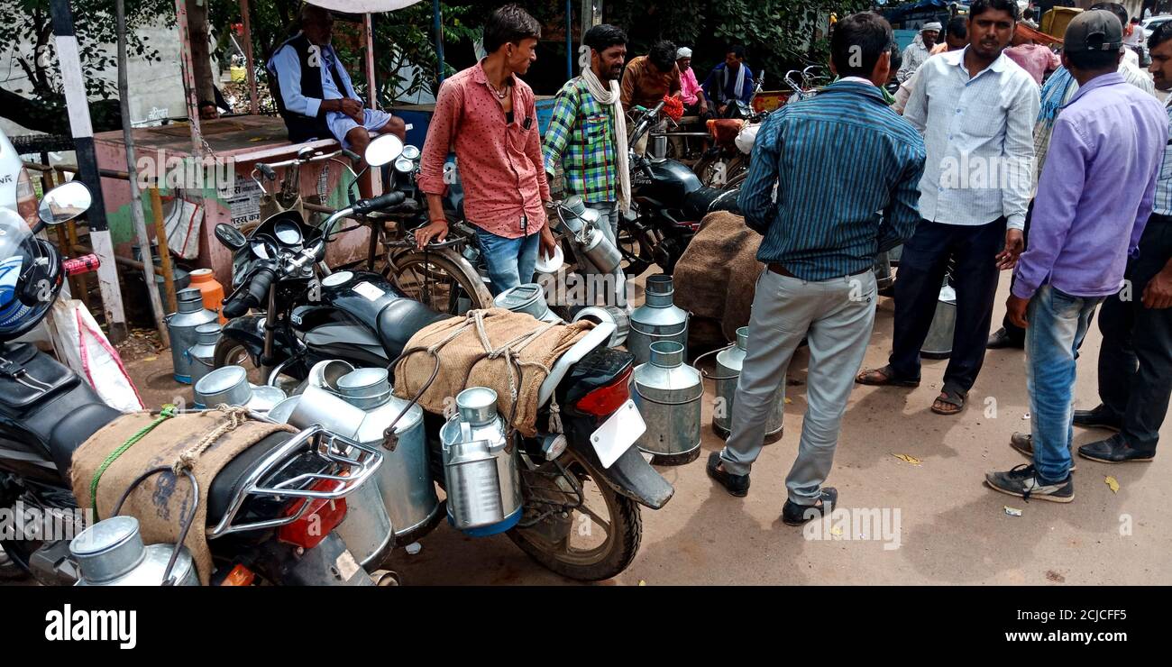 Milkmen hi-res stock photography and images - Alamy