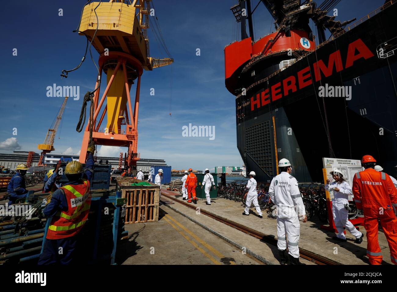 Semi submersible crane vessel hi-res stock photography and images - Alamy