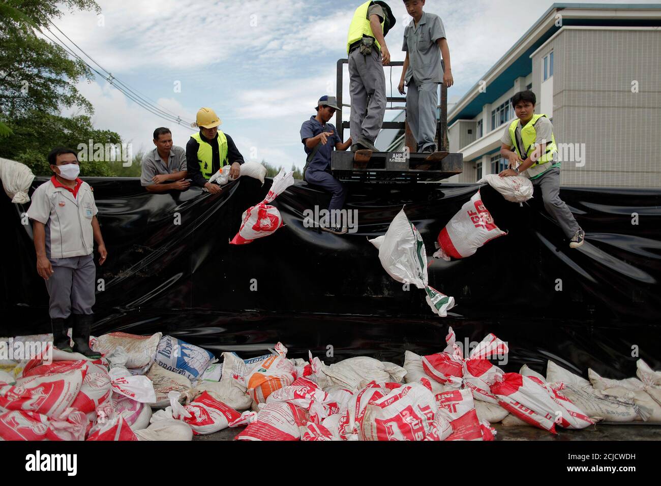 Thailand floods factory hi-res stock photography and images - Alamy