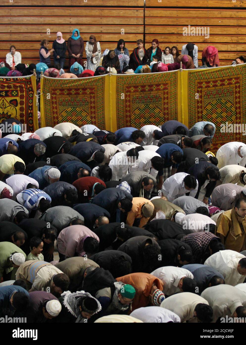Women muslim community in mexico hi-res stock photography and images ...