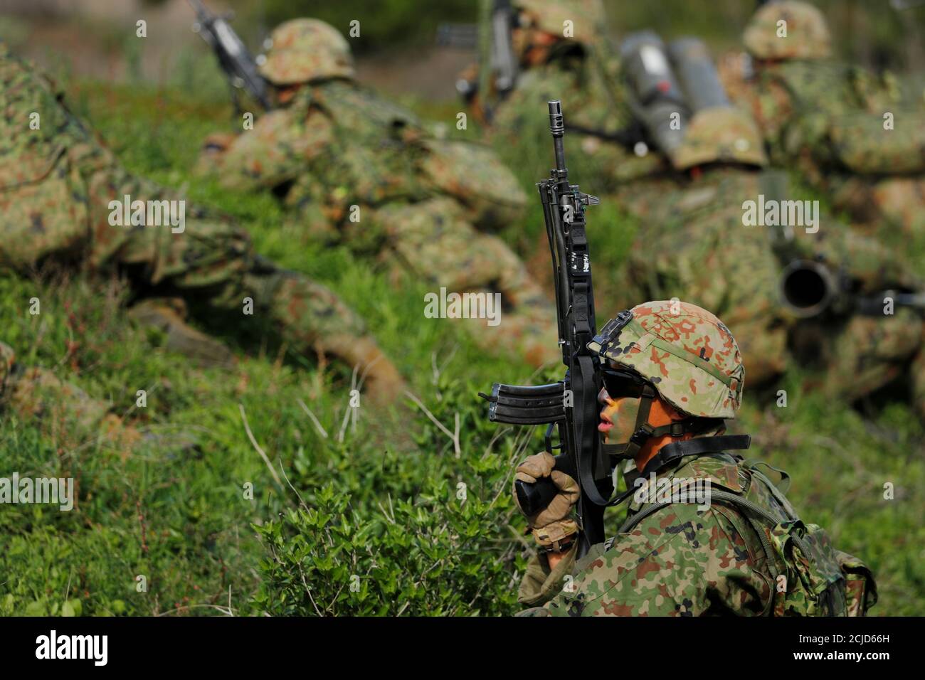 Soldiers from japanese self defense force hi-res stock photography and ...