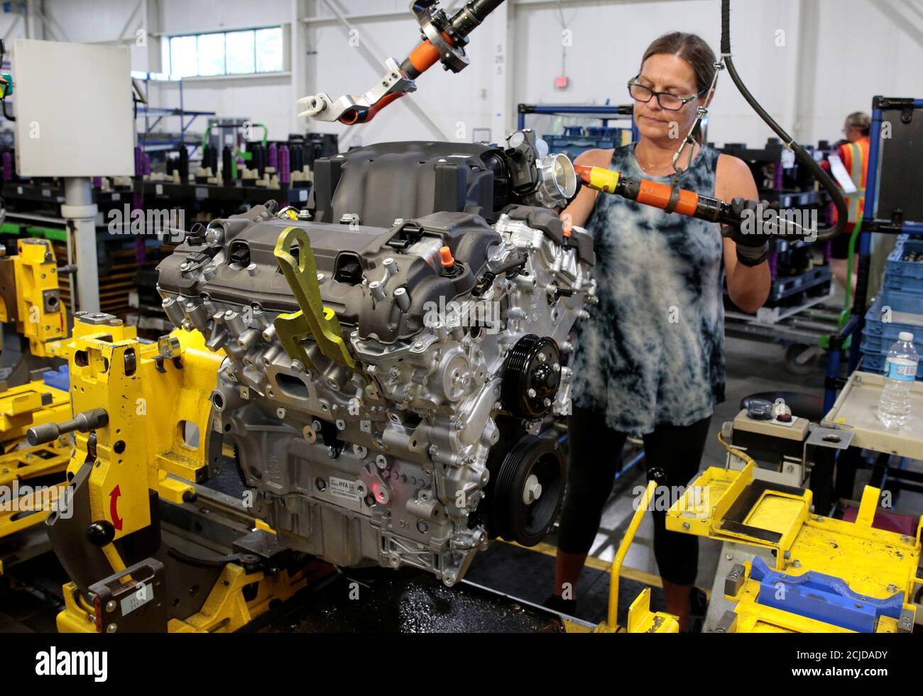 Gm v6 hi-res stock photography and images - Alamy