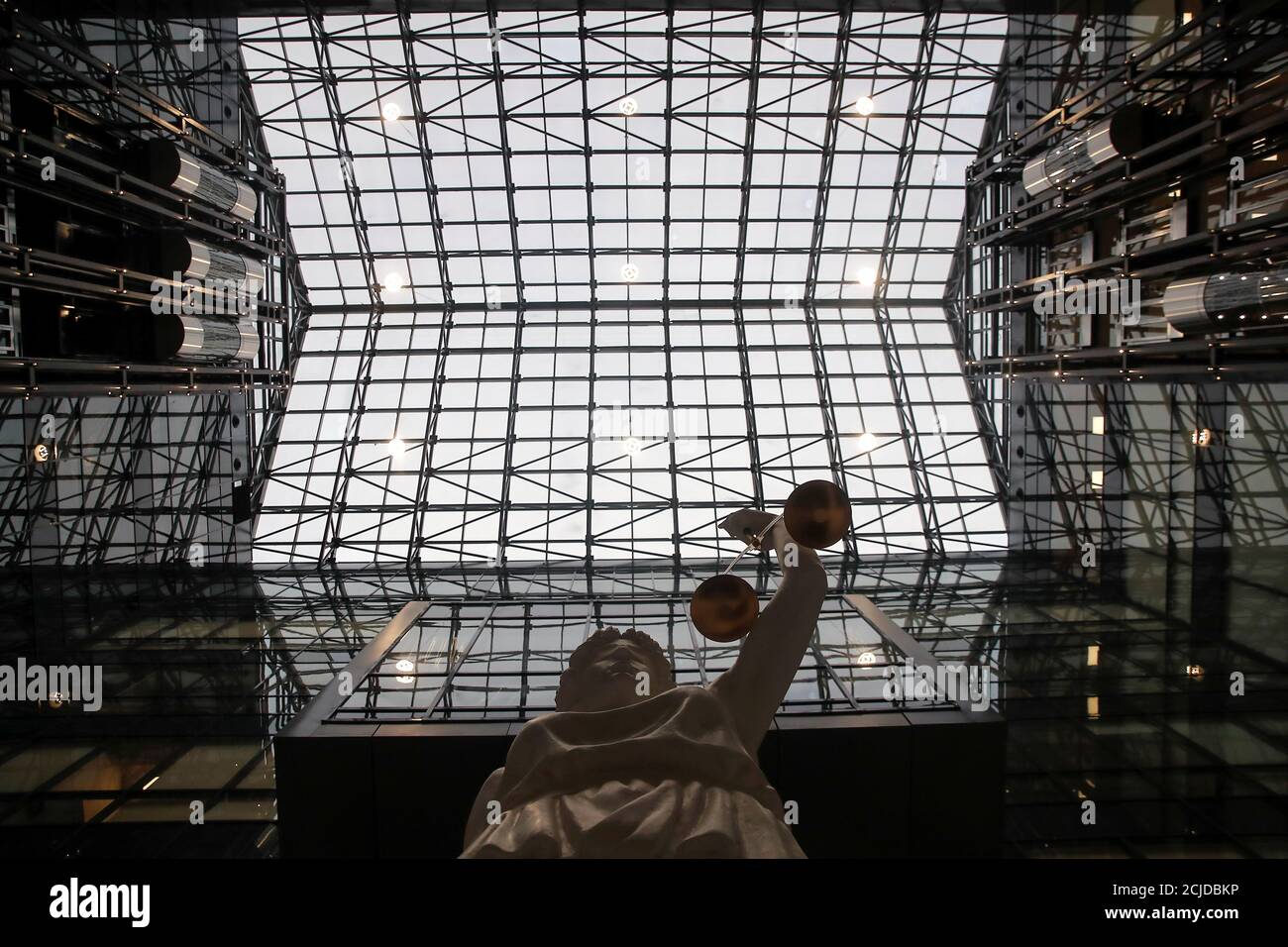 Sculpture greek themis hi-res stock photography and images - Alamy