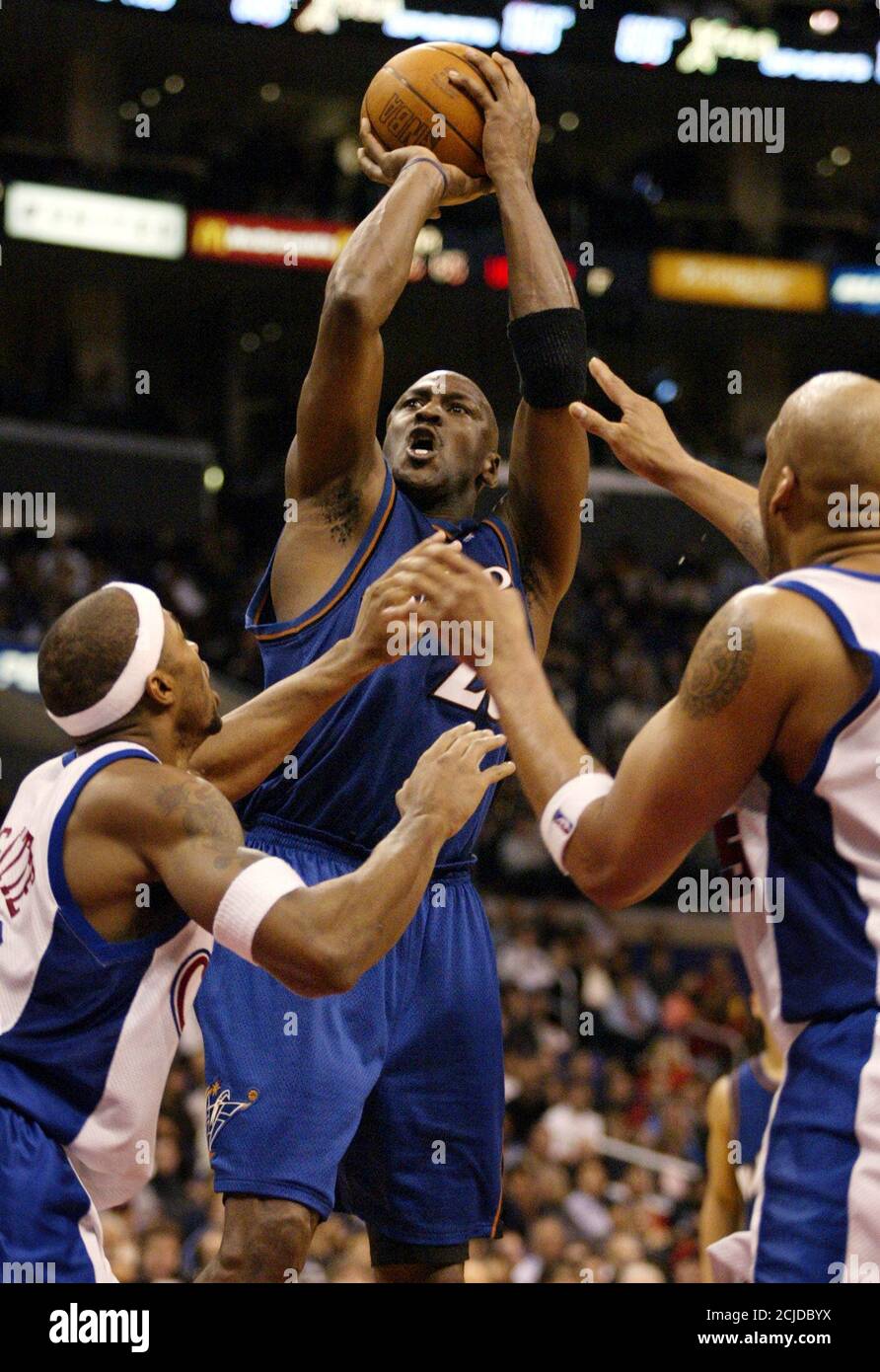 Michael jordan in action hi-res stock photography and images - Alamy